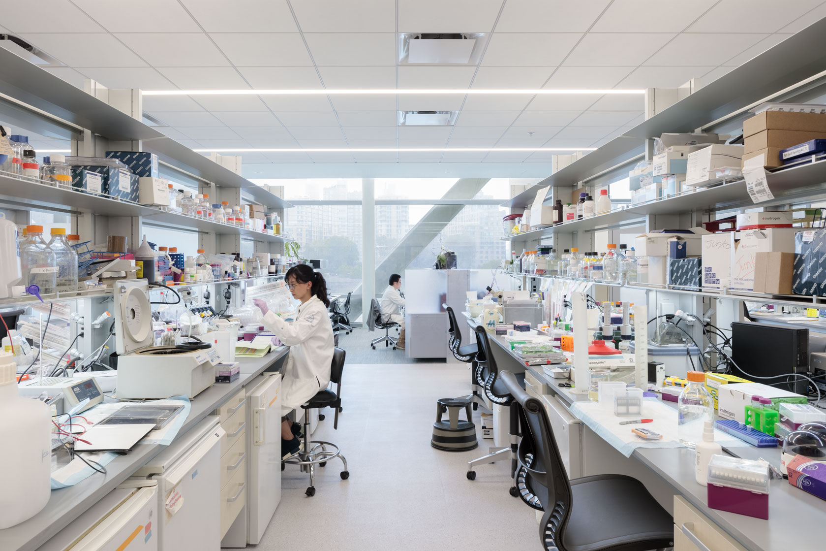 Creating the Perfect Life Science Environment with Raised Access Floors